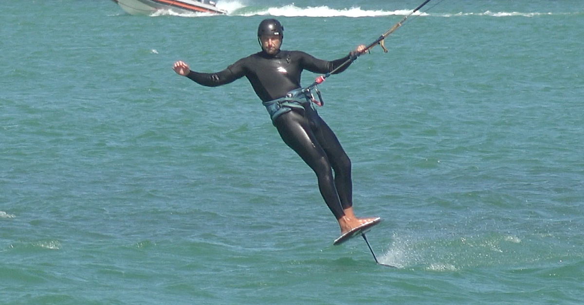 Learning to Kitefoil’s No. 1 Bad Habit – Taking a Hand Off the Bar
